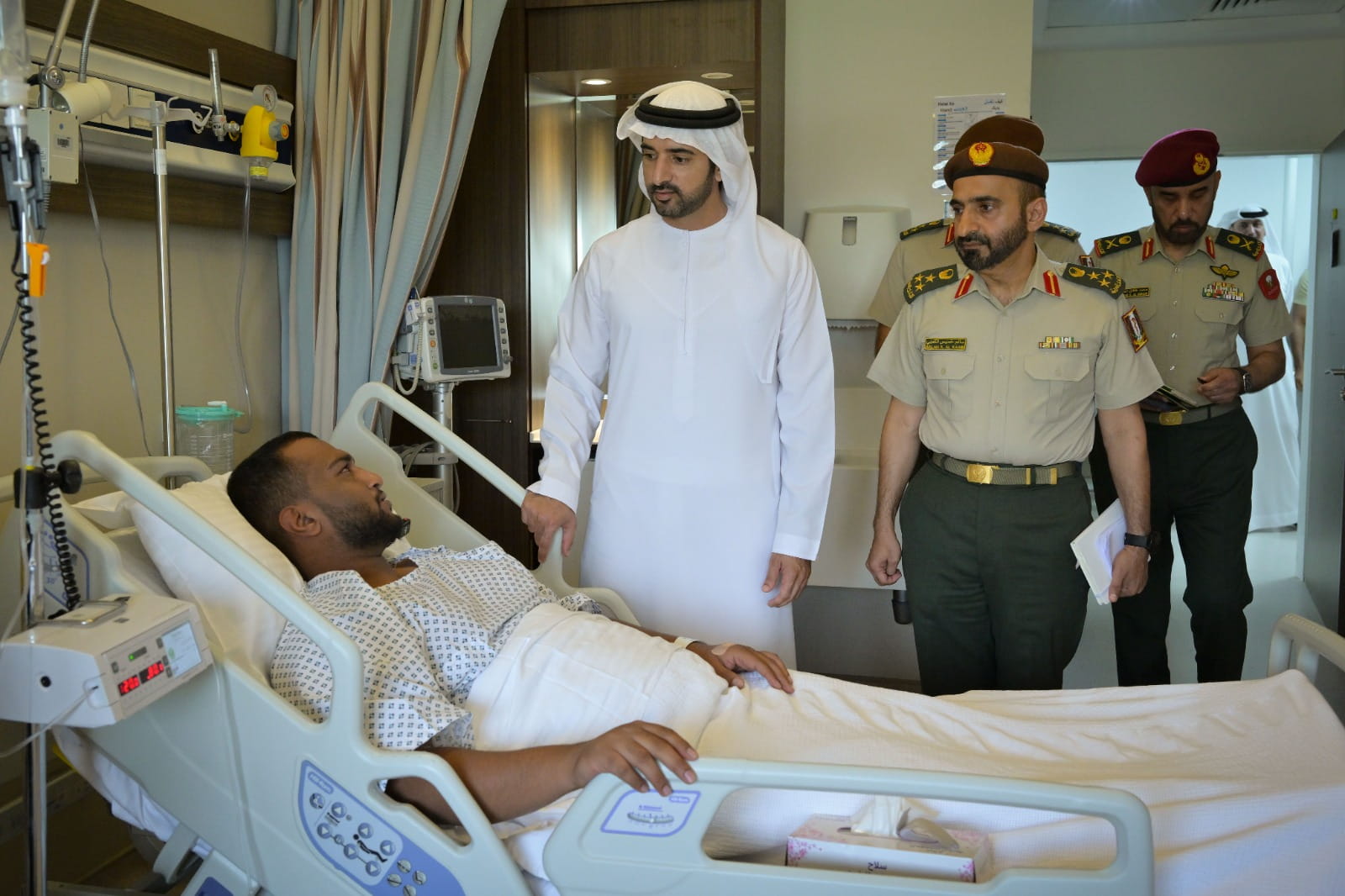 Hamdan bin Mohammed visits injured UAE Armed Forces servicemen at Zayed ...