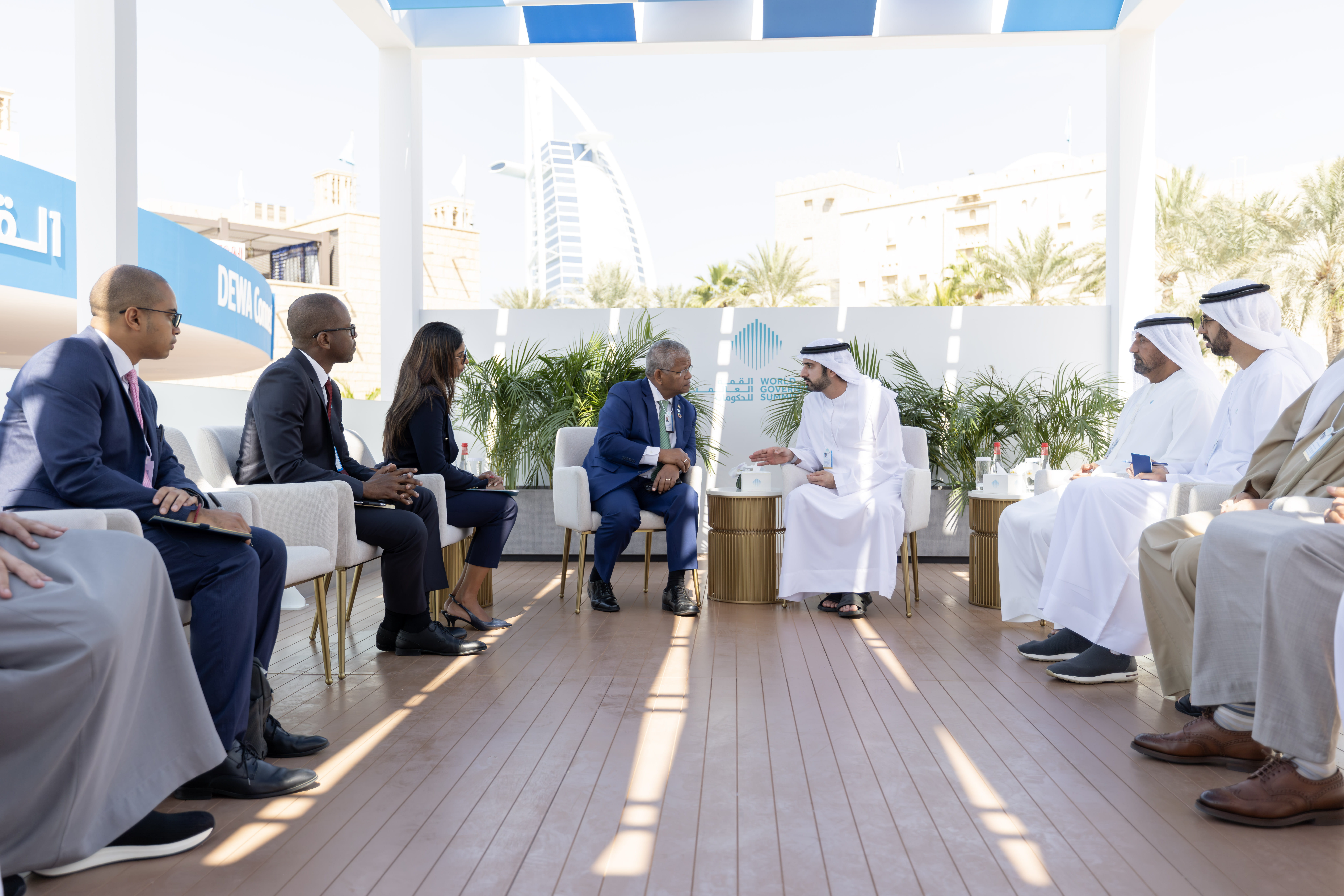 Hamdan bin Mohammed meets with President of Seychelles