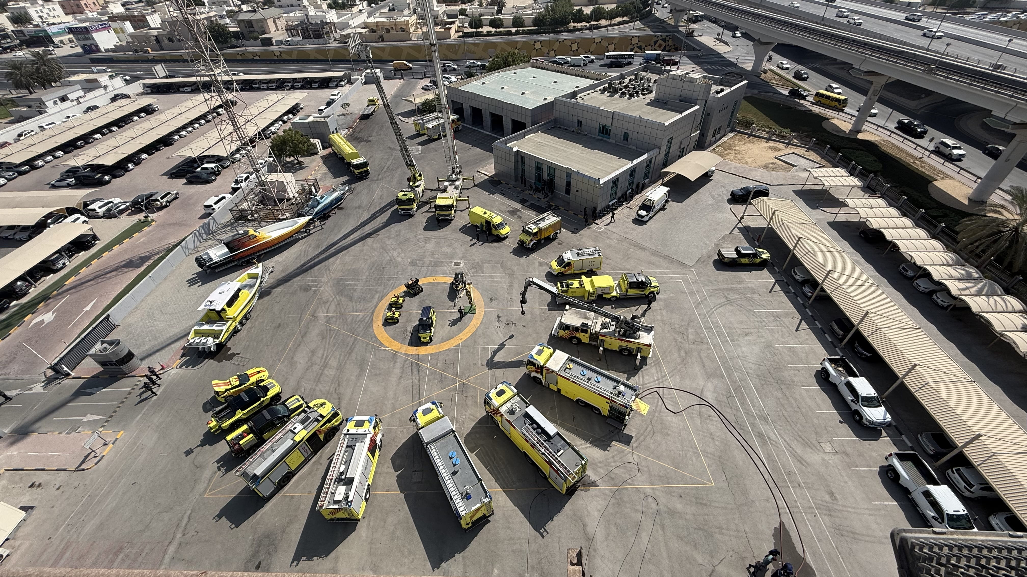 Mansoor bin Mohammed visits the General Command of Dubai Civil Defense