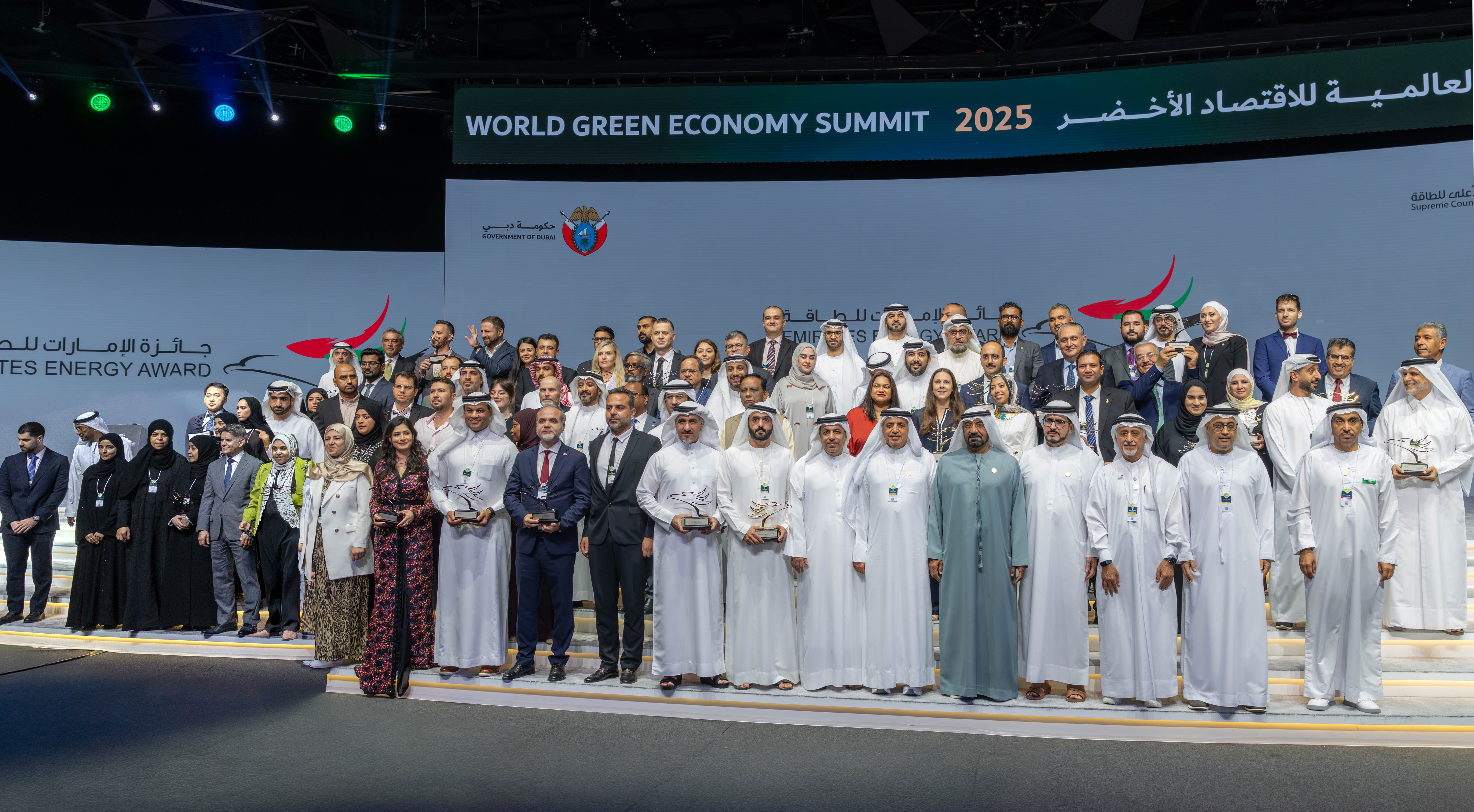 أحمد بن سعيد يكرّم33 فائزاً بالدورة الخامسة من جائزة الإمارات للطاقة